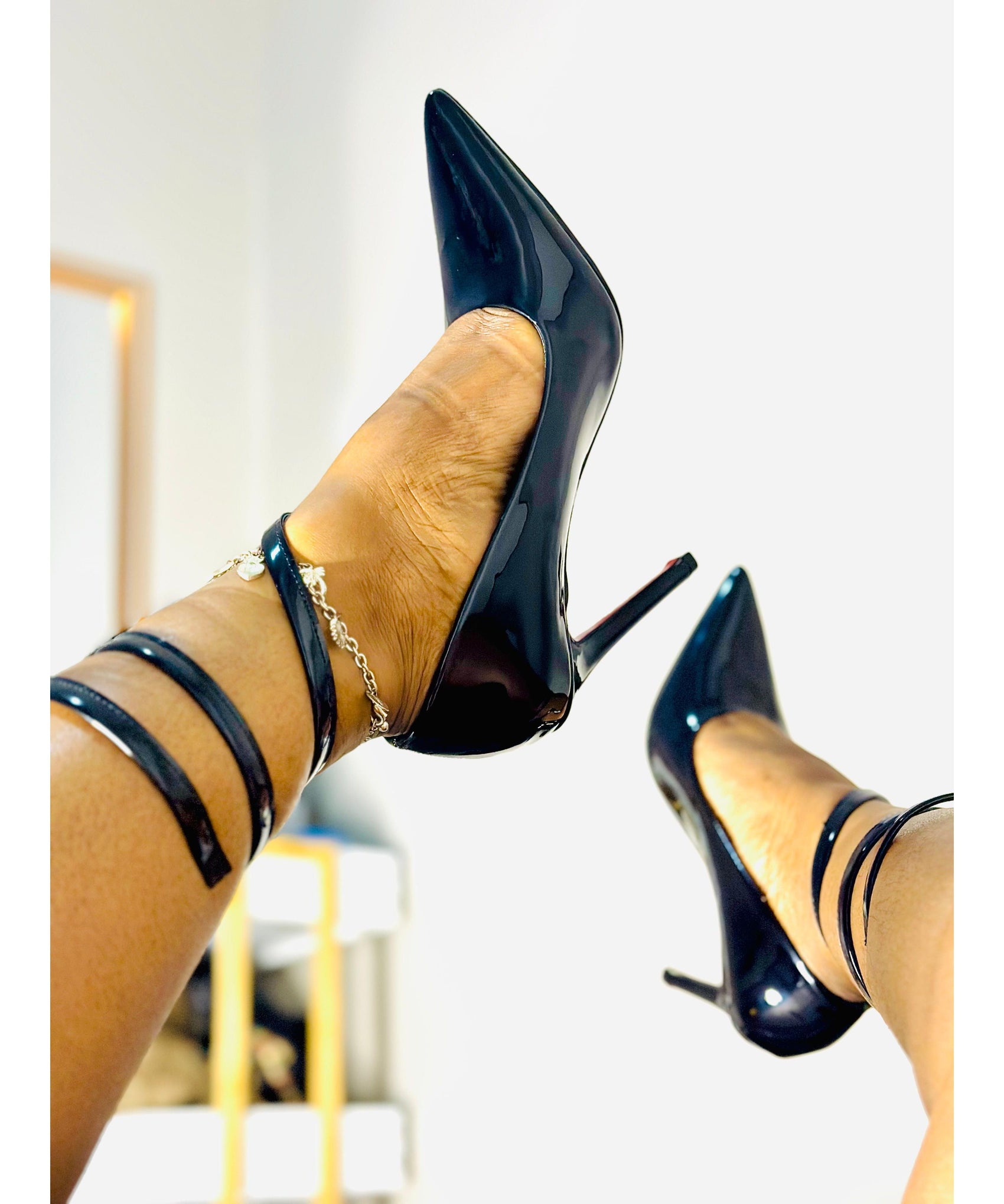 Glossy Pointed Toe High Heel – YELLOW SUB TRADING